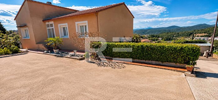 Maison 5 pièces à Saint-Julien-les-Rosiers, à vendre