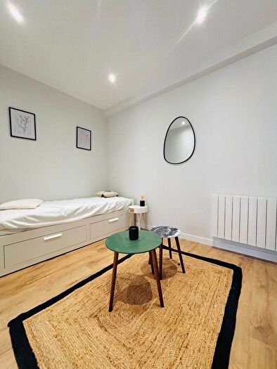 Appartement à louer - centre Ville-La Chartonnière-La Barre, Villefranche-sur-Saône - 1 pièce