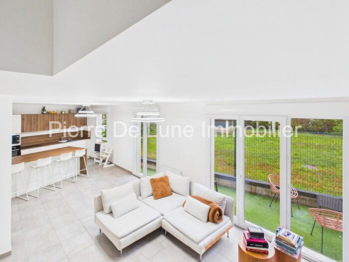 Appartement à vendre - Sathonay-Camp - 4 pièces - 4 chambres