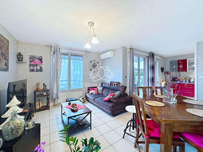 Appartement à vendre - Vénissieux, Joliot Curie - 4 pièces - 3 chambres