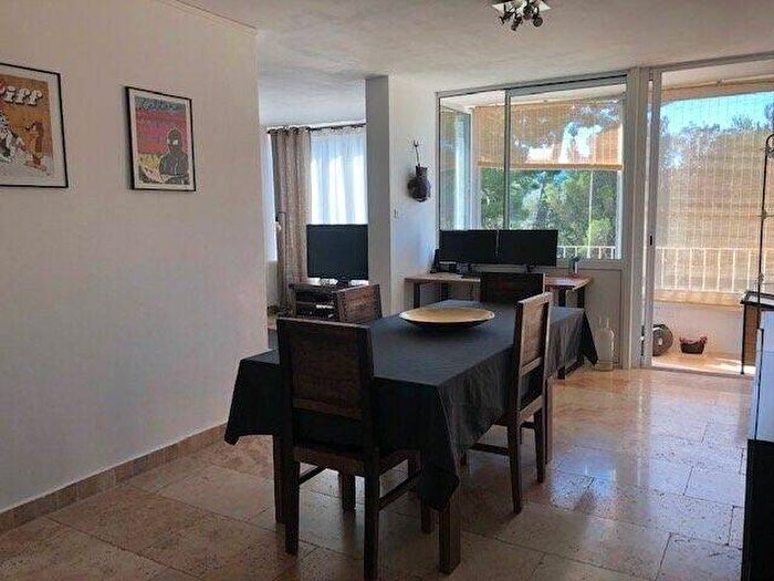 Appartement à louer - Marseille ème arrondissement - 4 pièces - 3 chambres