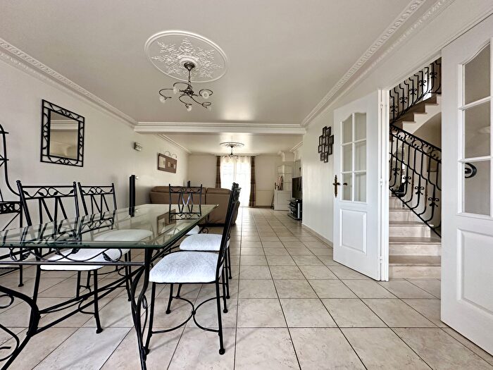 Maison à vendre - Luynes - 7 pièces - 3 chambres