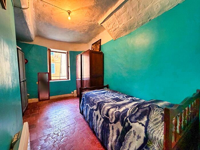 Maison à vendre - Brignoles, Centre-ville, Vieille ville - 5 pièces - 4 chambres