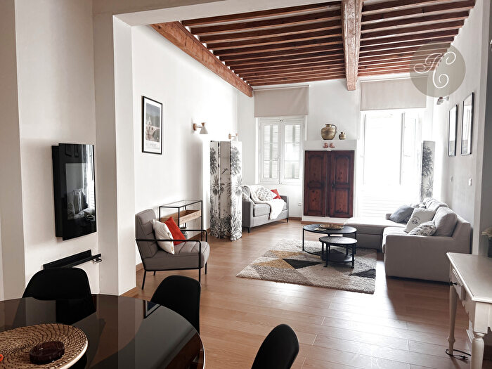 Appartement à louer - Avignon, Palais des Papes, Zone Piétonne - 2 pièces - 1 chambre