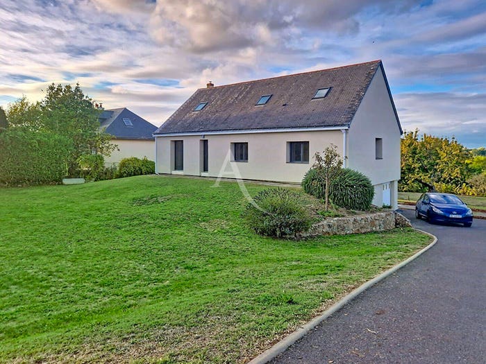 Blaison-Saint-Sulpice : Maison 6 pièces à louer