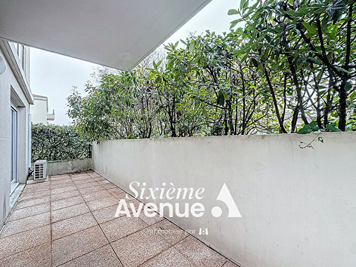 Appartement à louer - Meyzieu, Centre-ville - 2 pièces - 1 chambre