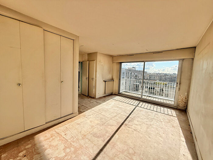 Paris 12ème, Bel-Air, Nord : Appartement 1 pièce à vendre