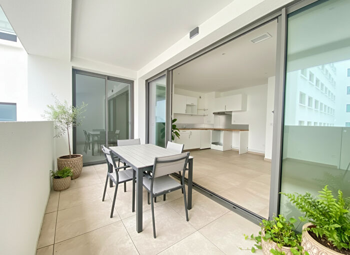 Appartement à vendre - Marseille e , La Joliette - 2 pièces - 1 chambre