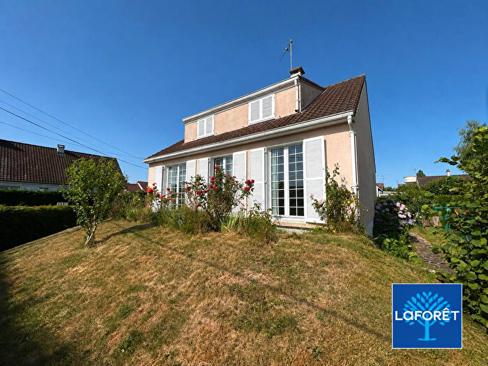 Maison 6 pièces à Fosses, à vendre