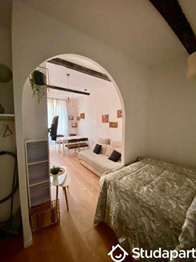 Appartement à louer - Arènes, Nîmes - 1 pièce