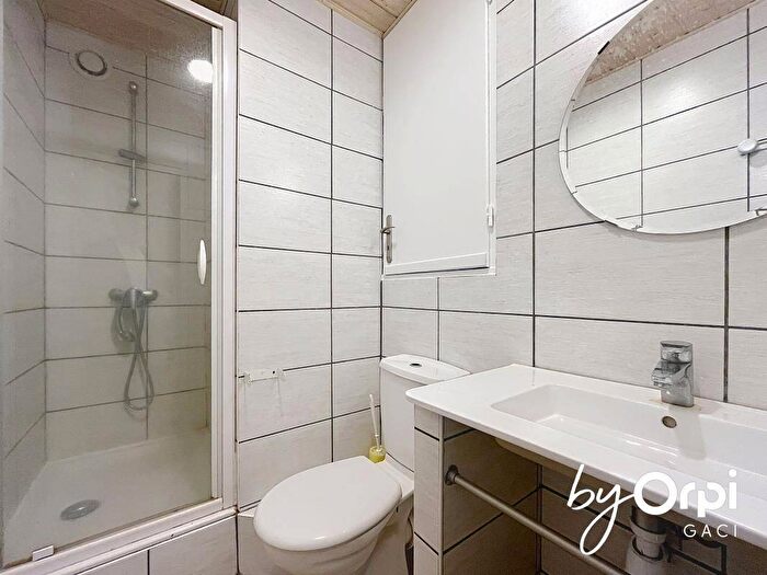 Appartement à louer - Charras, Clermont-Ferrand - 2 pièces - 1 chambre