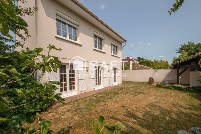 Brie-Comte-Robert, Leclerc, Verdun : Maison 7 pièces à vendre