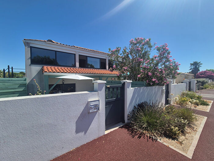 Saint-Sulpice-de-Royan : Maison 10 pièces à vendre