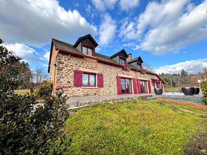 Maison à vendre - Neuvic - 7 pièces - 4 chambres