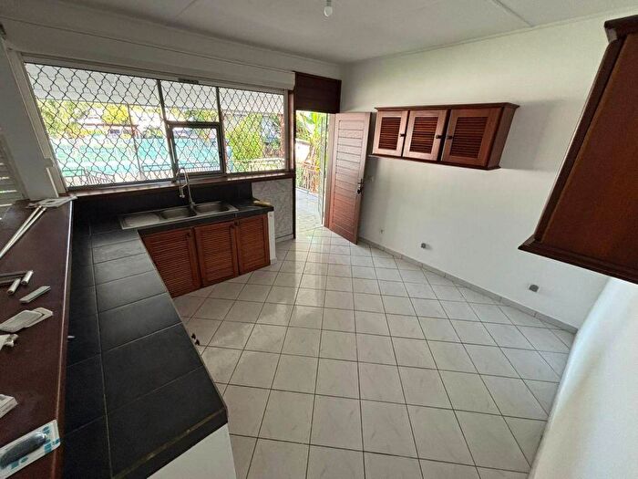 Maison à louer - Cayenne - 5 pièces - 4 chambres