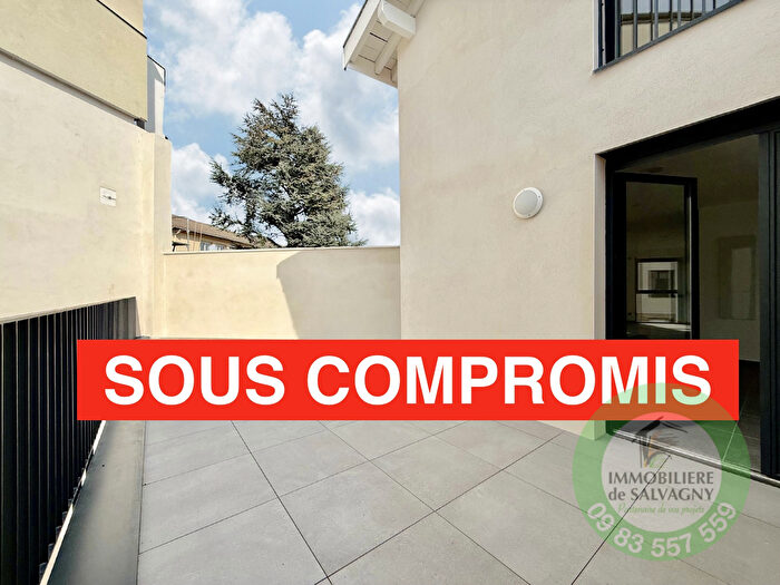 Appartement à vendre - La Tour-de-Salvagny - 4 pièces - 3 chambres