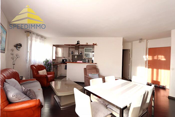 Appartement à vendre - Mandres-les-Roses - 3 pièces - 2 chambres