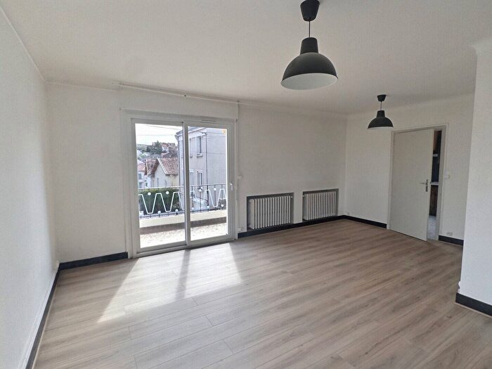 Maison à louer - André Theuriet, Clermont-Ferrand - 7 pièces - 4 chambres