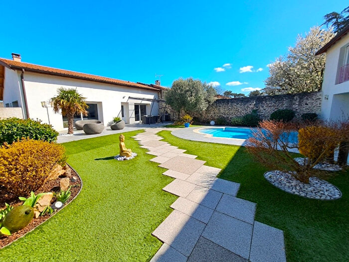 Maison à vendre - Saint-Andéol-le-Château - 5 pièces - 3 chambres