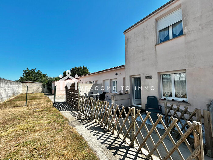 Maison à vendre - Salles-sur-Mer - 5 pièces - 4 chambres