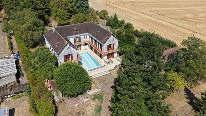 Marcé-sur-Esves - Maison 11 pièces à vendre