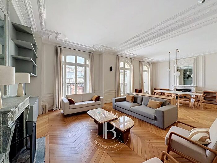 Appartement 4 pièces à Paris 6ème, Rennes, à louer