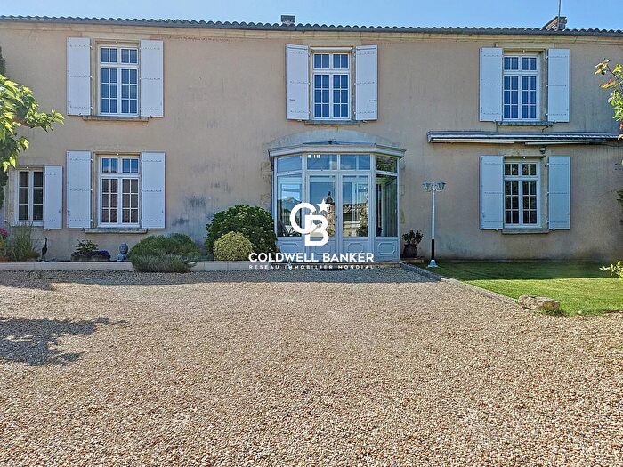 Maison à vendre - Saint-Jean-dAngély - 10 pièces - 4 chambres