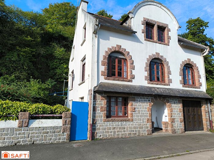 Maison à vendre - Belle-Isle-en-Terre - 9 pièces - 4 chambres