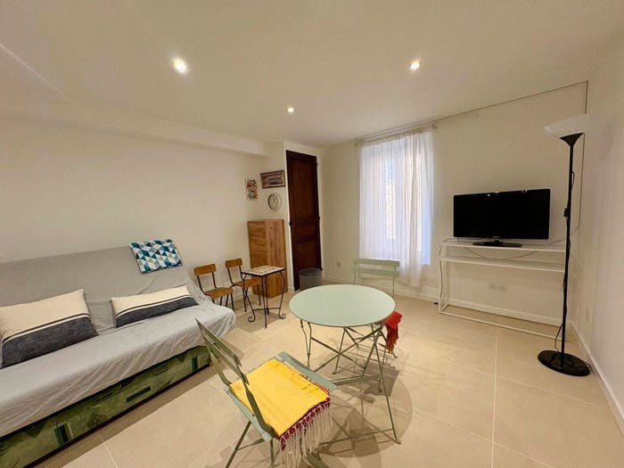 Appartement 1 pièce à Centre, Cassis, à louer