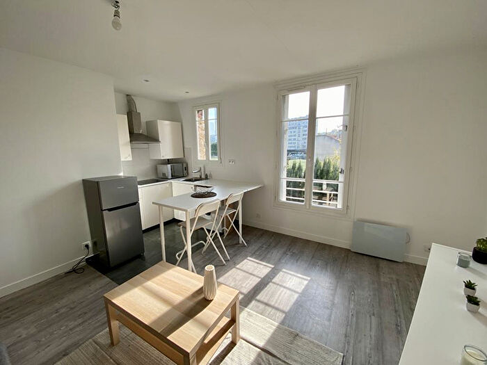 Appartement 2 pièces à louer à Courbevoie, Marceau République