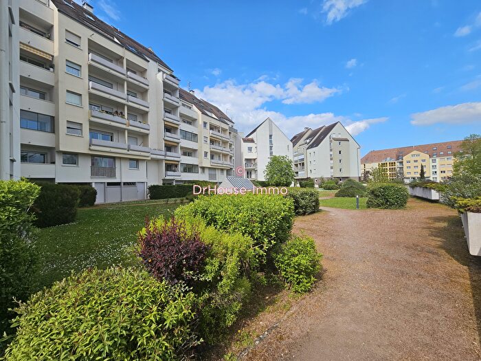 Appartement 3 pièces à Dijon, Port du Canal, à louer