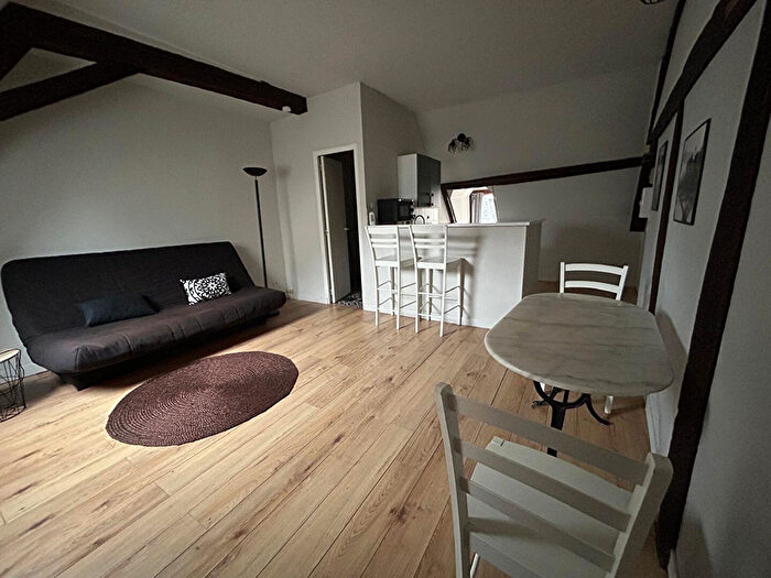 Appartement à louer - Bourges, Centre-ville, Charlet, Lahitolle, Pignoux, Sembat - 1 pièce