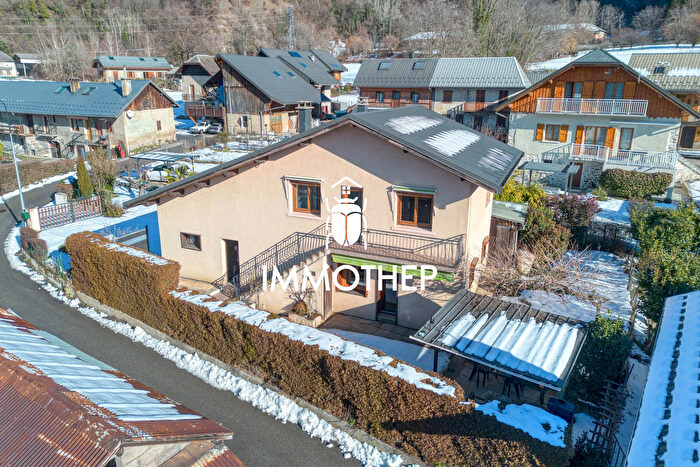 Maison à vendre - Saint-Martin-sur-la-Chambre - 5 pièces - 4 chambres