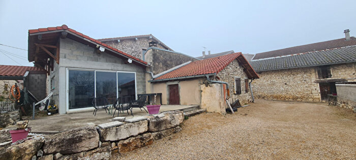 Maison à vendre - Jujurieux - 5 pièces - 3 chambres