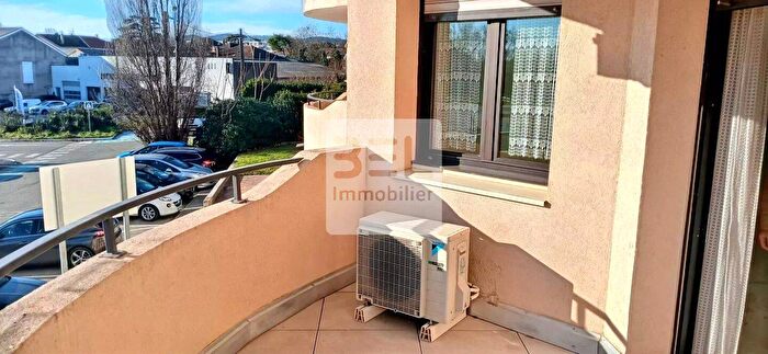 Centre Ville, Pont-Saint-Esprit : Appartement 2 pièces à louer