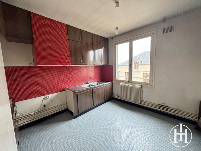 Appartement à vendre - Saint-Amand-Montrond - 5 pièces - 4 chambres