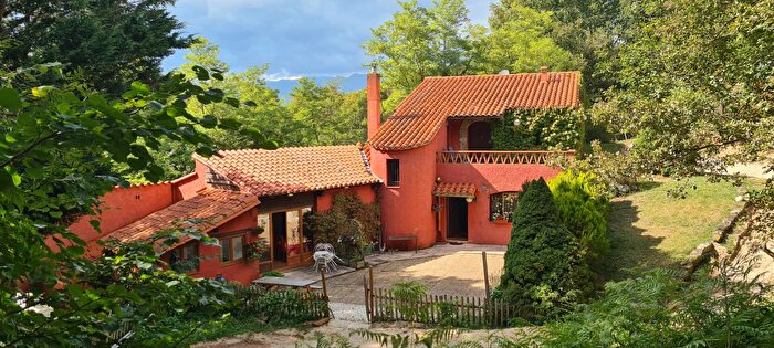 Maison à vendre - Saint-Laurent-de-Cerdans - 10 pièces - 5 chambres