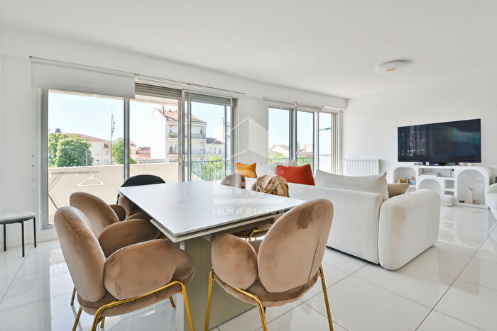 Appartement 3 pièces à Villeurbanne, Perrallière, à vendre