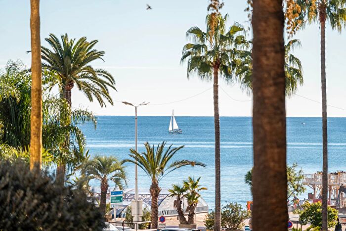 Appartement à vendre - Cannes, Centre-ville - 3 pièces - 2 chambres