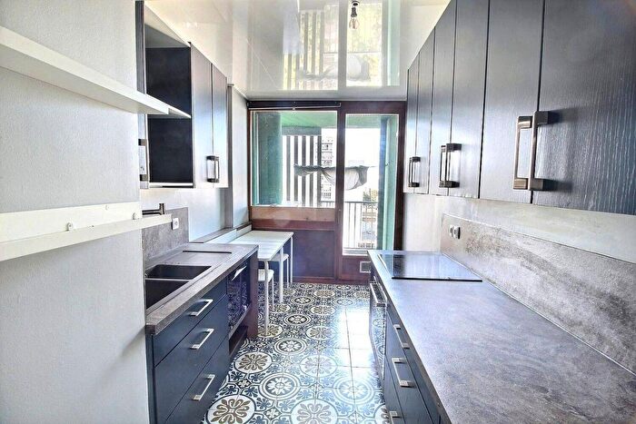 Appartement à louer - Saint Just, Marseille ème arrondissement - 3 pièces - 3 chambres