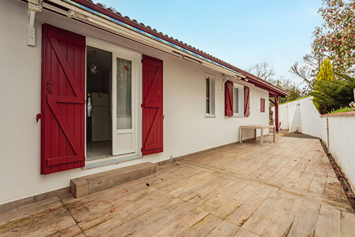 Maison à vendre - Ustaritz - 6 pièces - 4 chambres