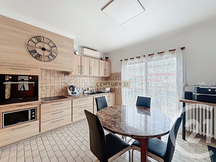 Maison à vendre - Fourques - 7 pièces - 6 chambres