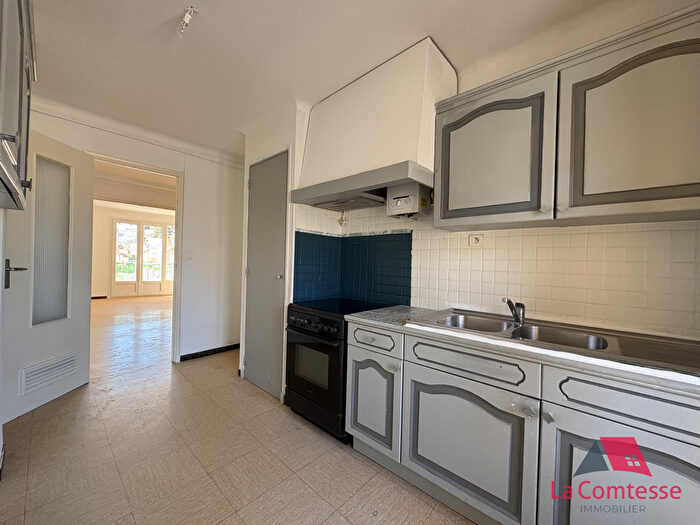 Appartement à louer - Aubagne, Pin Vert, Ceinture Est - 3 pièces - 2 chambres