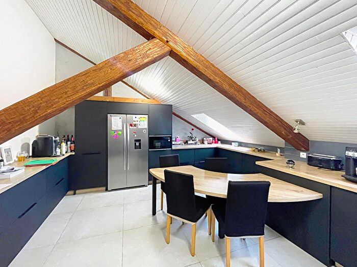 Appartement 7 pièces à Pouxeux, à vendre
