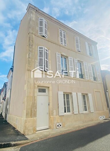 Saint-Jean-d'Angély : Maison 8 pièces à vendre