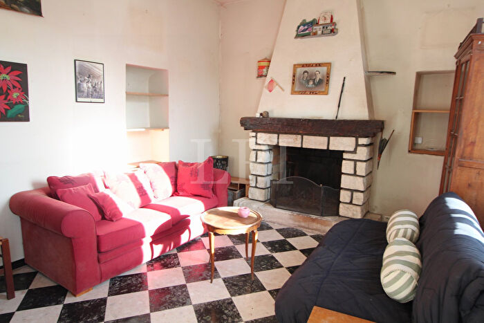 Maison 5 pièces à Saint-Martin-de-Castillon, à vendre