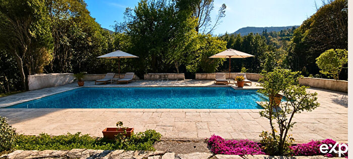 Maison 9 pièces à Tourrettes-sur-Loup, à vendre