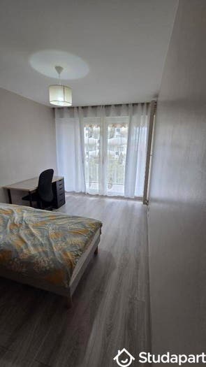 Hôtel de Ville, Créteil : Appartement 1 pièce à louer