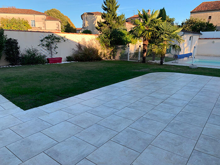 Maison à vendre - Sigogne - 5 pièces - 3 chambres