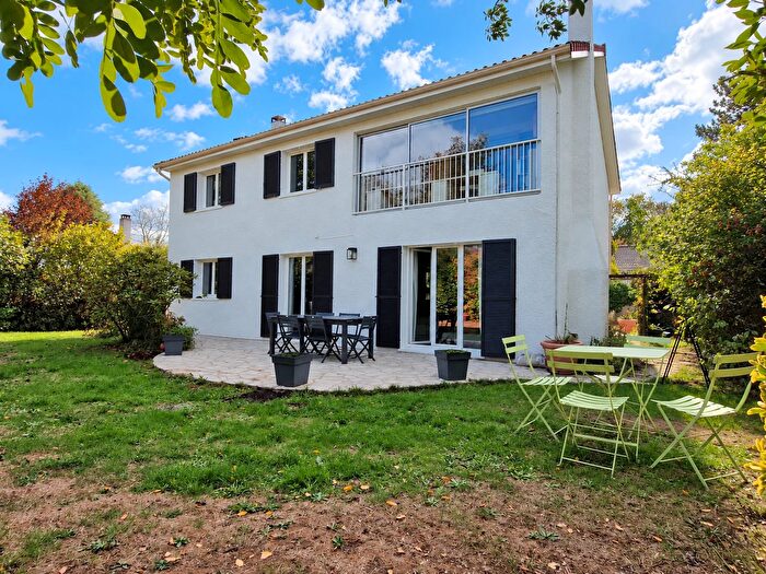 Voisins-le-Bretonneux : Maison 8 pièces à vendre